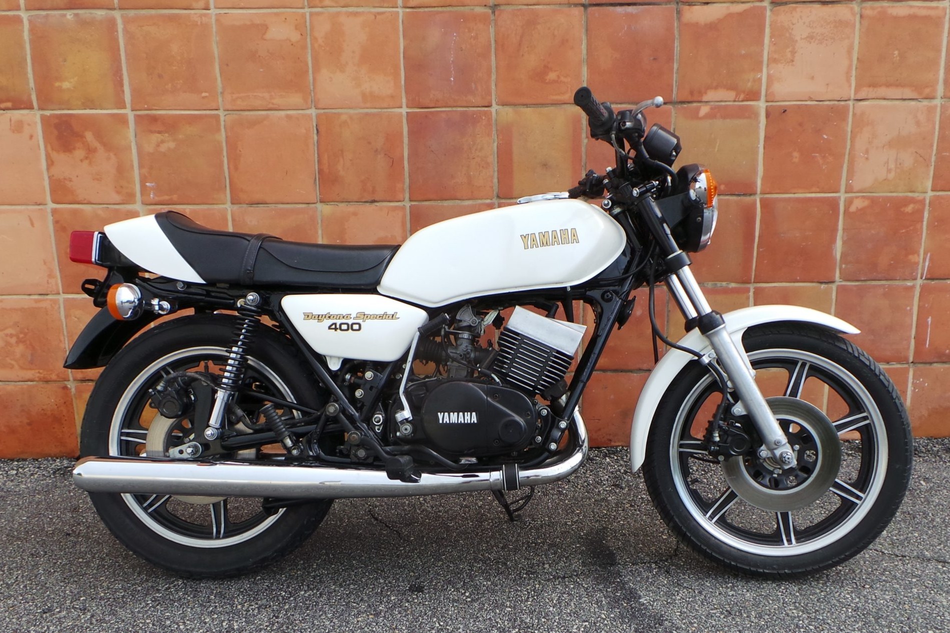 1979 Yamaha RD400F Daytona Special VIN 2V0002635 | Hagerty Valuation Tools
