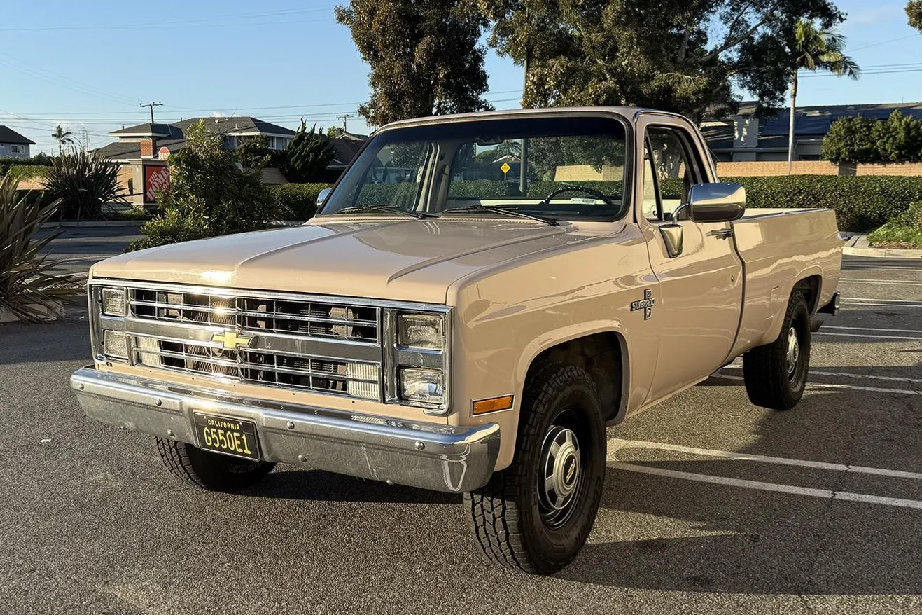 1987 Chevrolet R20 3/4 Ton VIN 1GCGR24N7HS167834 | Hagerty Valuation Tools