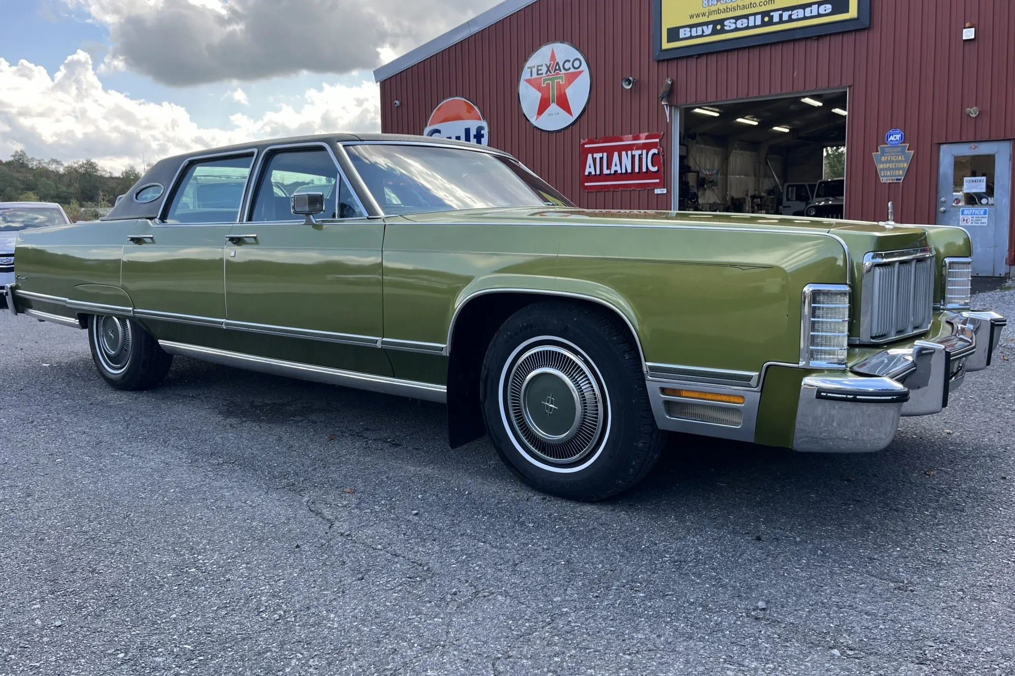 1975 Lincoln Continental VIN 5Y82A805235 | Hagerty Valuation Tools