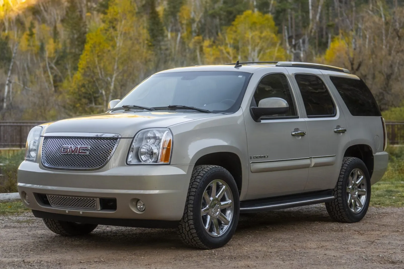 2007 GMC Yukon Denali VIN 1GKFK63867J317136 | Hagerty Valuation Tools