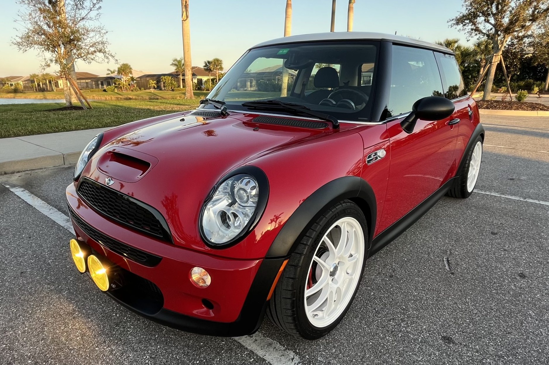2005 Mini Cooper S VIN WMWRE33485TD98542 | Hagerty Valuation Tools