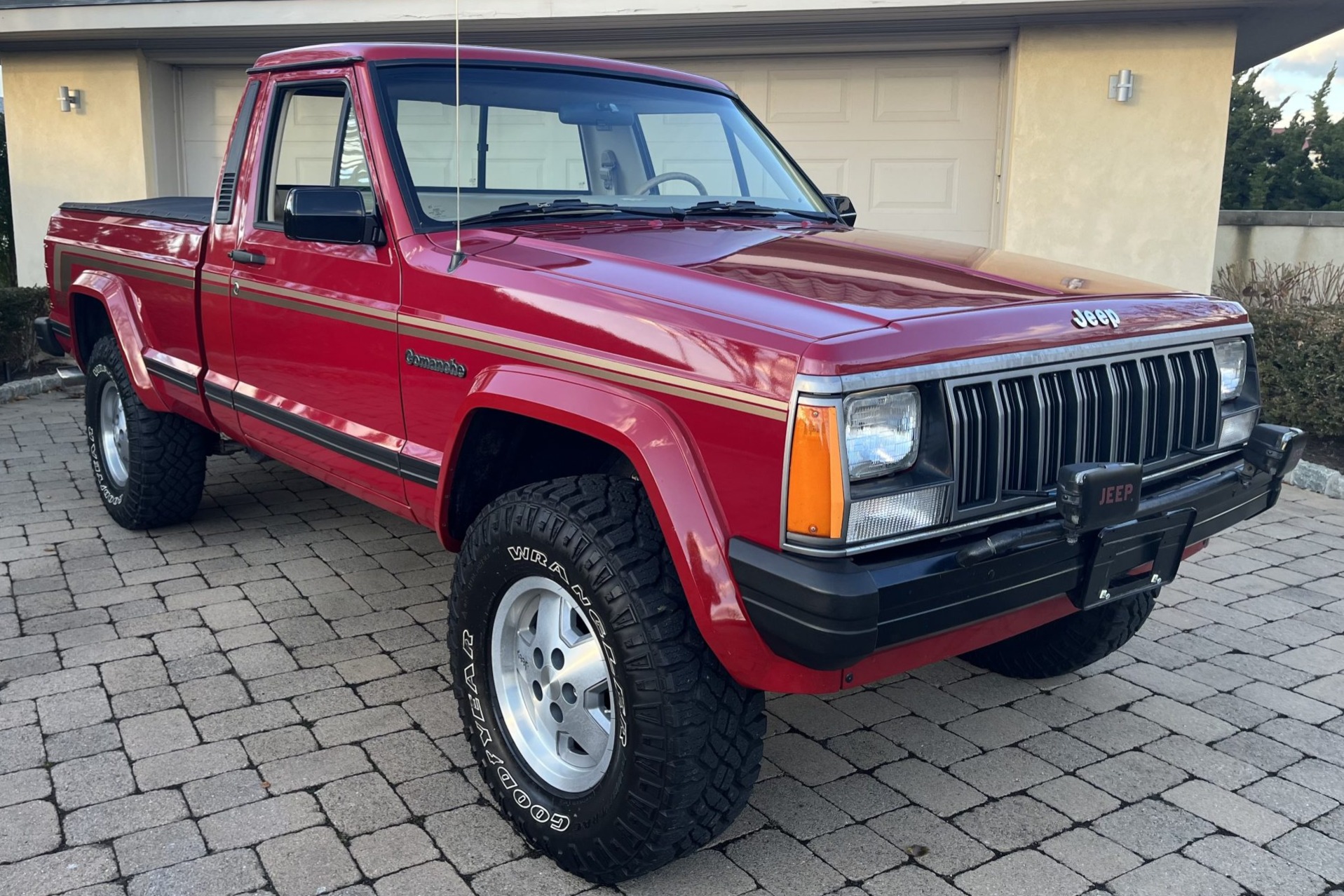 1989 Jeep Comanche Pioneer VIN 1J7FT36L8KL494319 | Hagerty Valuation Tools