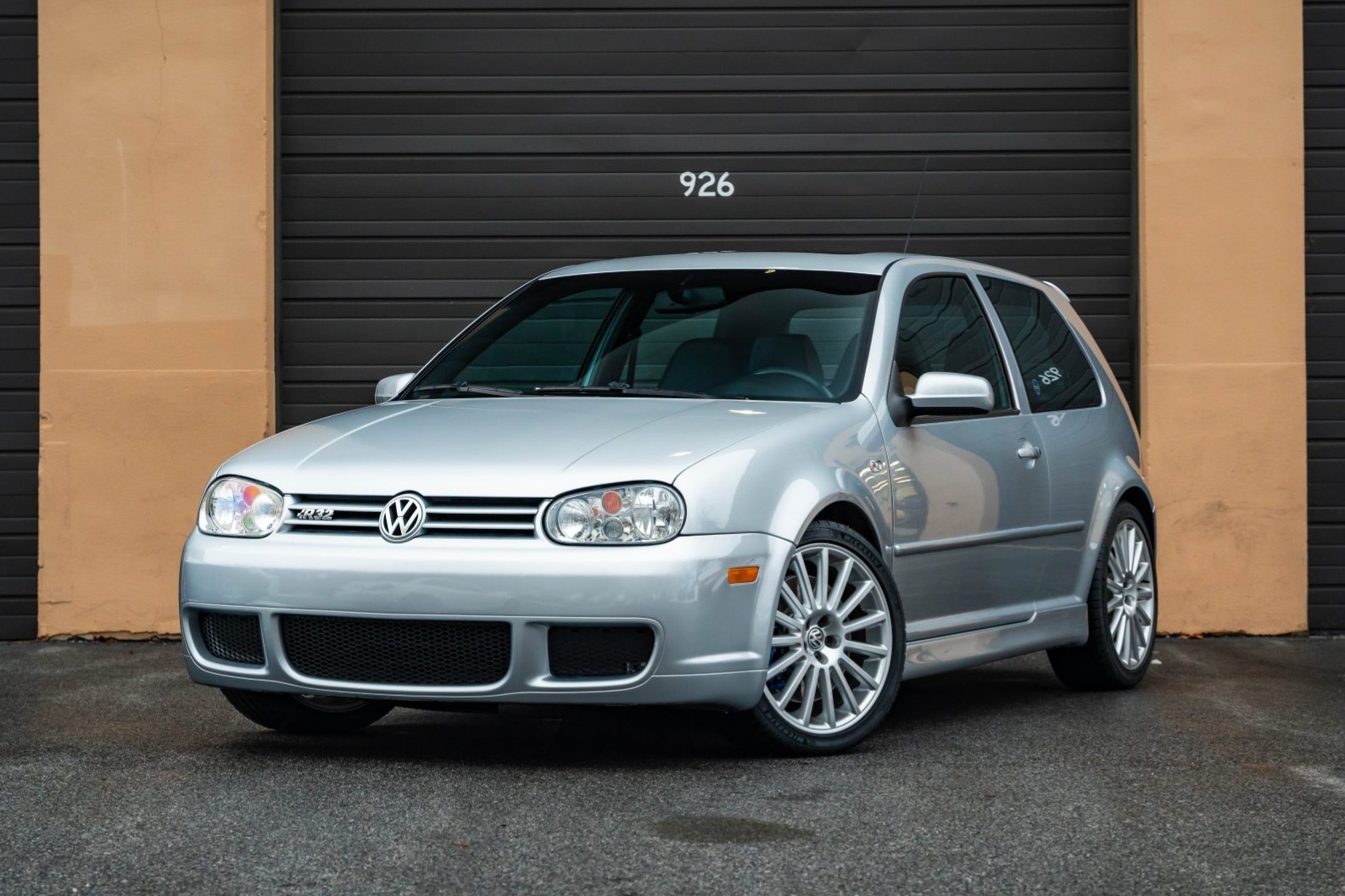 2004 Volkswagen Golf R32 VIN WVWKG61JX4D130798 | Hagerty Valuation Tools