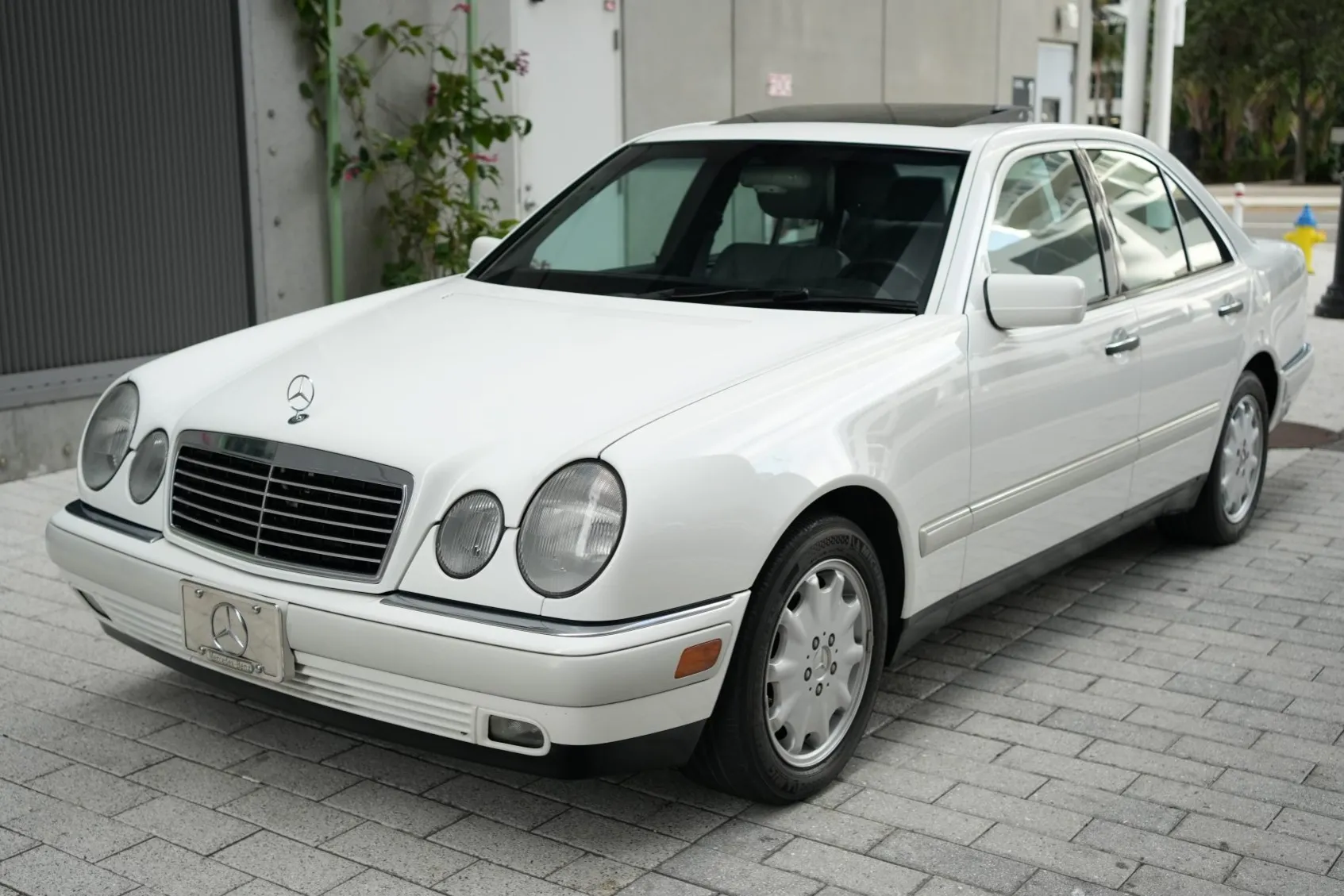 1997 Mercedes-Benz E320 VIN WDBJF55F0VJ034274 | Hagerty Valuation Tools