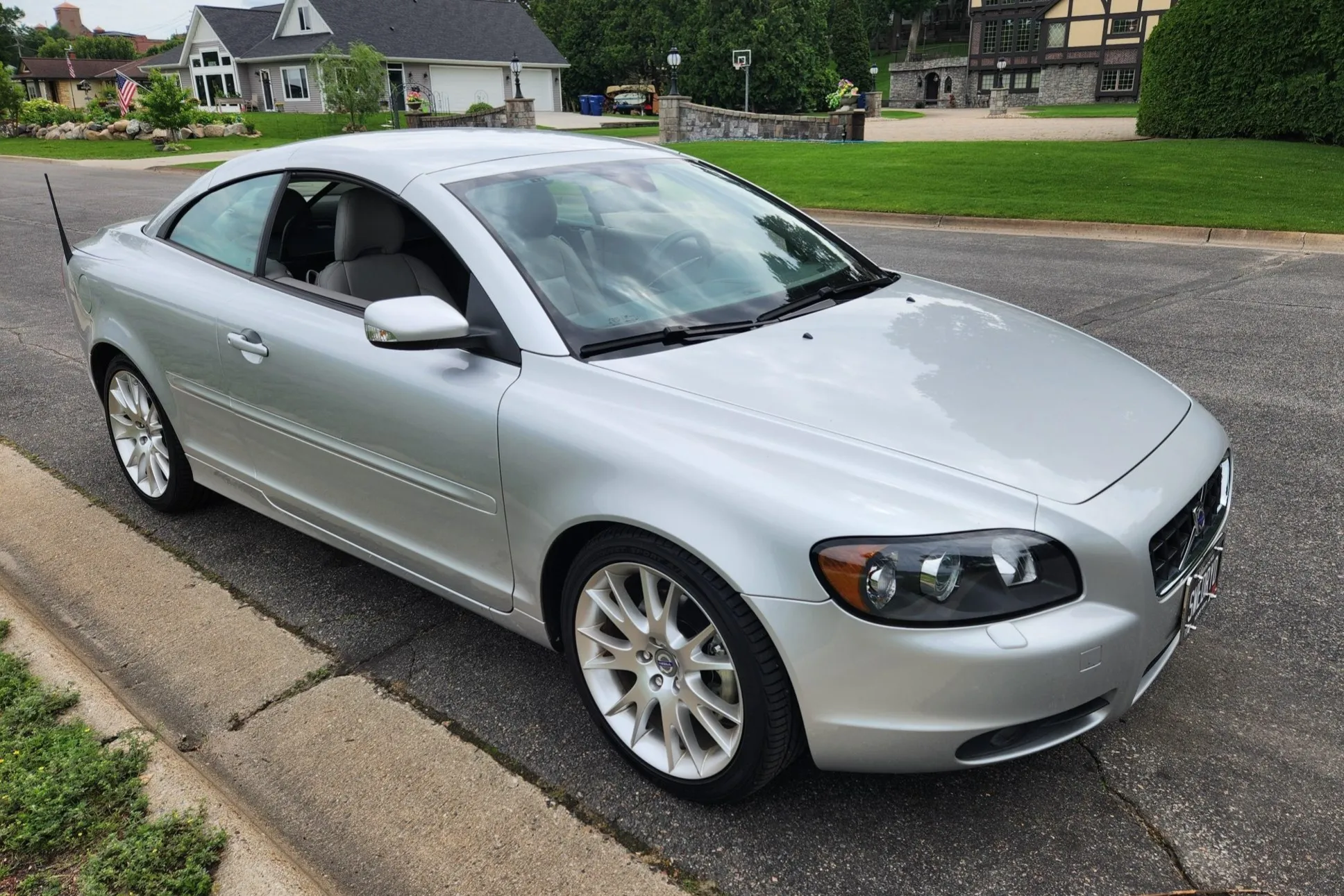 2007 Volvo C70 T5 VIN YV1MC68237J012644 | Hagerty Valuation Tools