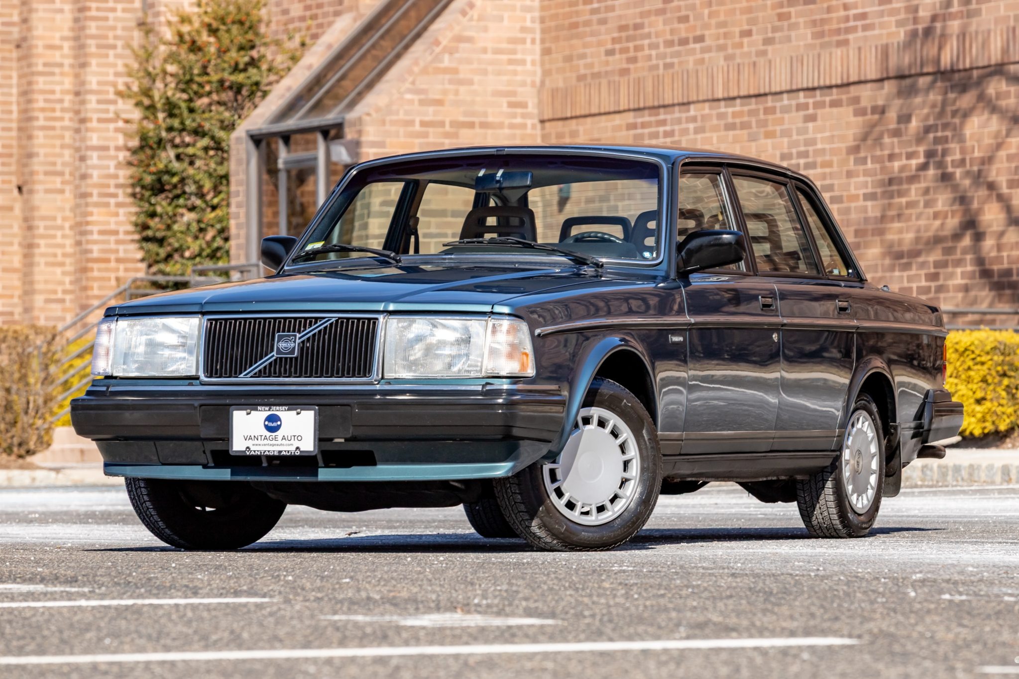 1989 Volvo 240 DL VIN YV1AX8849K1386477 | Hagerty Valuation Tools