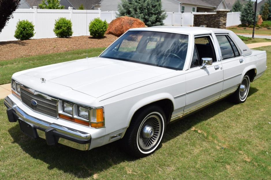 1988 Ford Crown Victoria LX VIN 2FABP74FXJX112728 | Hagerty Valuation Tools