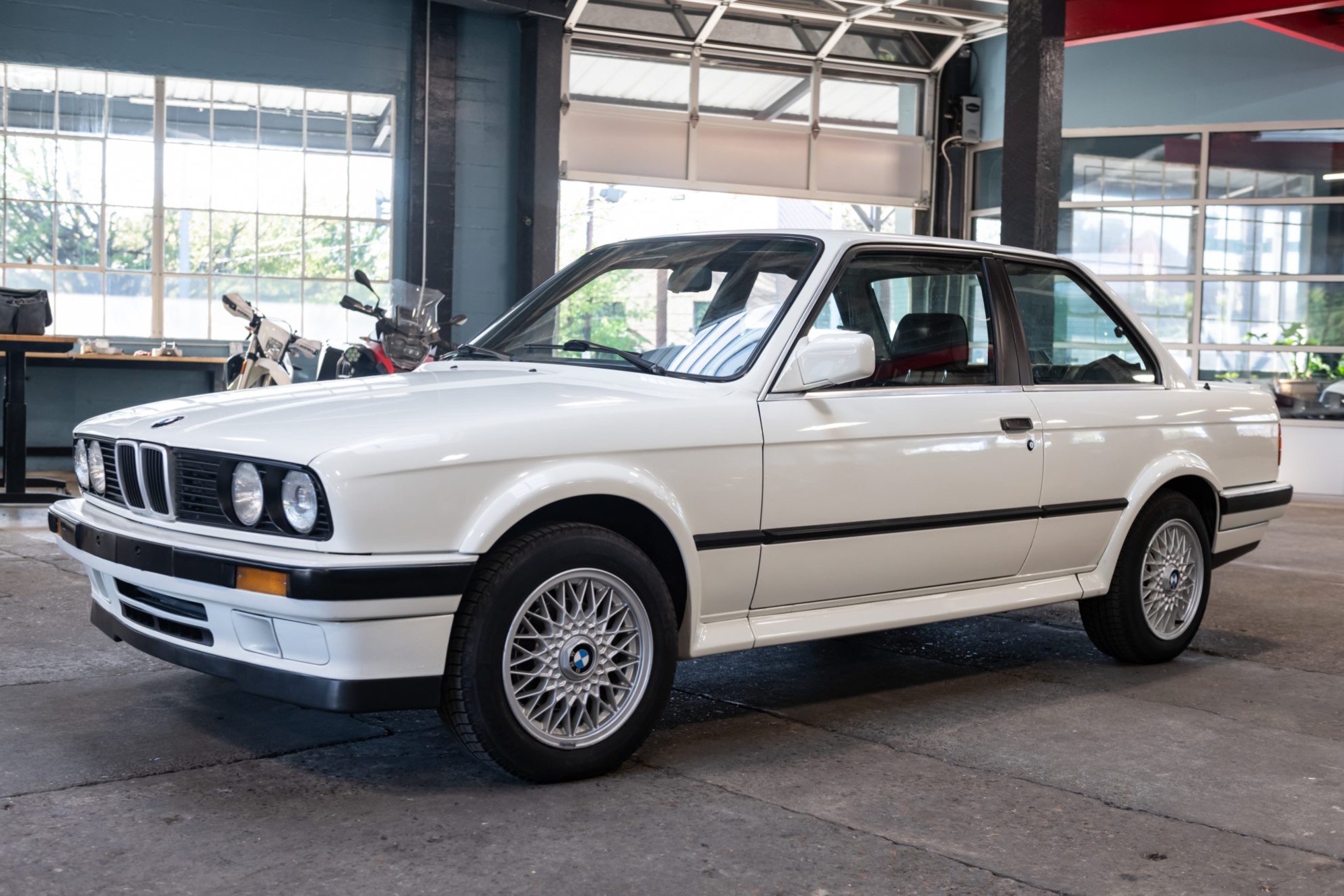 1988 BMW 325iX VIN WBAAB9309J2550833 | Hagerty Valuation Tools