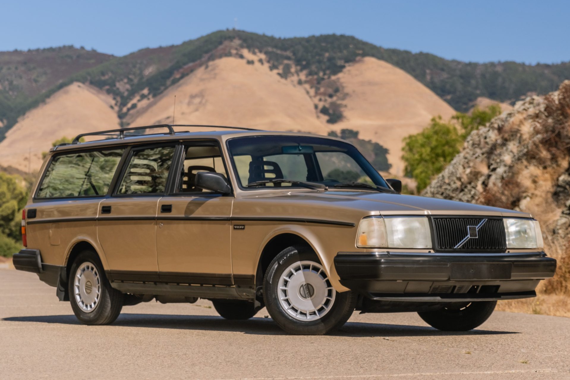 1992 Volvo 240 VIN YV1AW8806N1913072 | Hagerty Valuation Tools