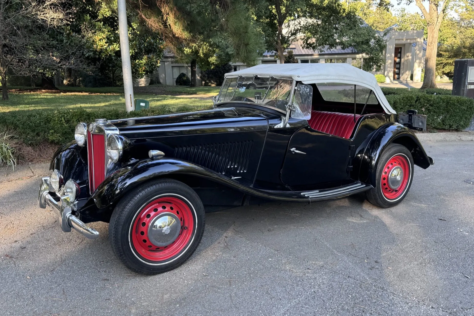 1953 MG TD VIN TD22527 | Hagerty Valuation Tools