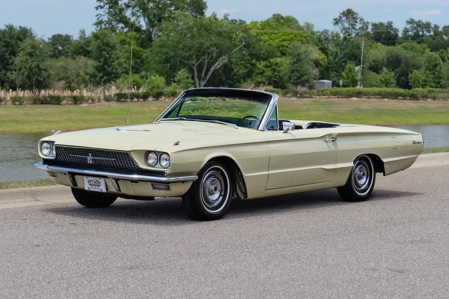 1966 Ford Thunderbird VIN 6Y85Q160653 | Hagerty Valuation Tools