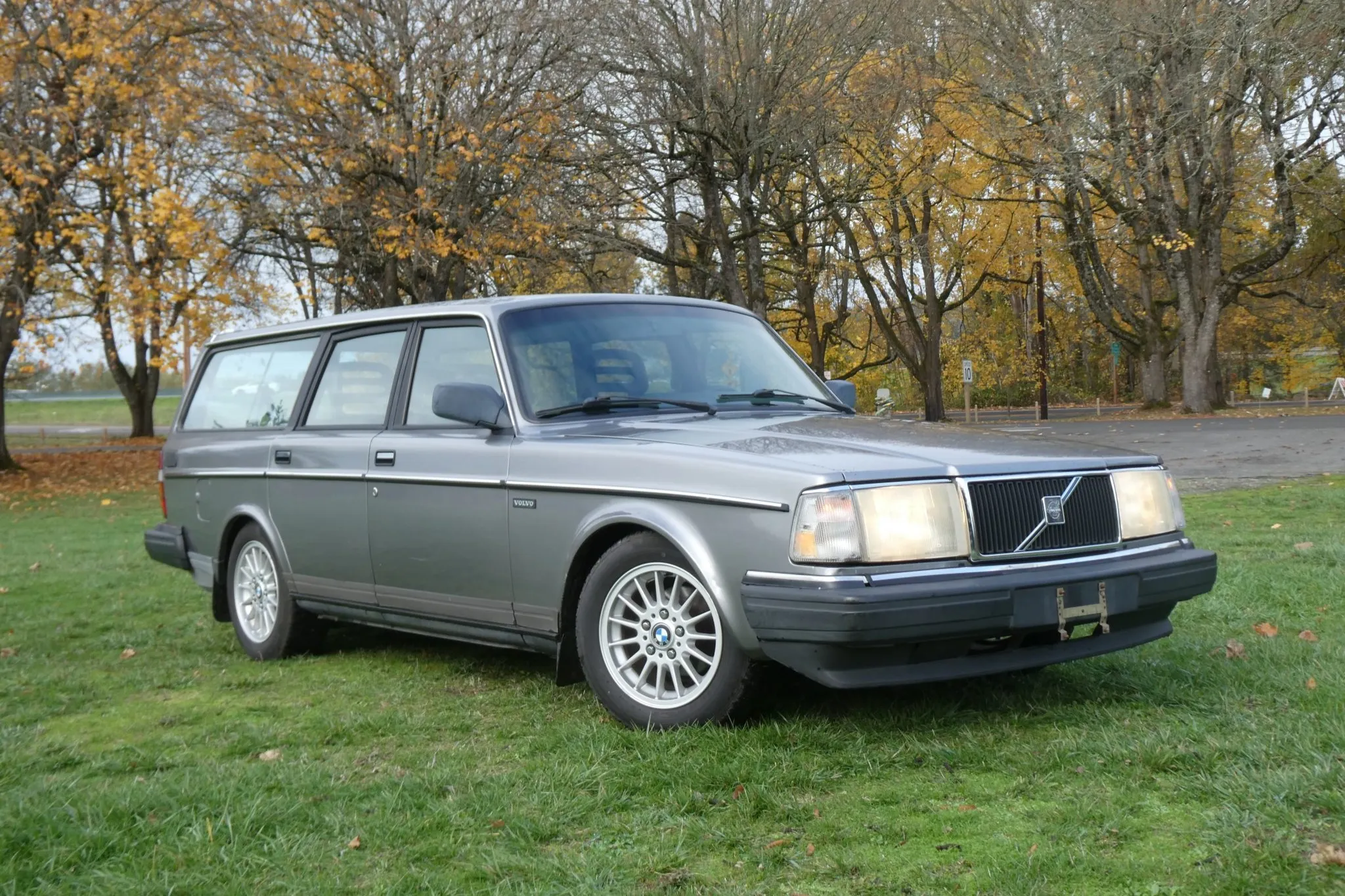 1991 Volvo 240 VIN YV1AX8850M1908828 | Hagerty Valuation Tools