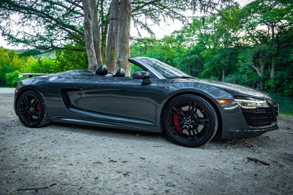 2014 Audi R8 V10 VIN WUASNAFG0EN002073 | Hagerty Valuation Tools