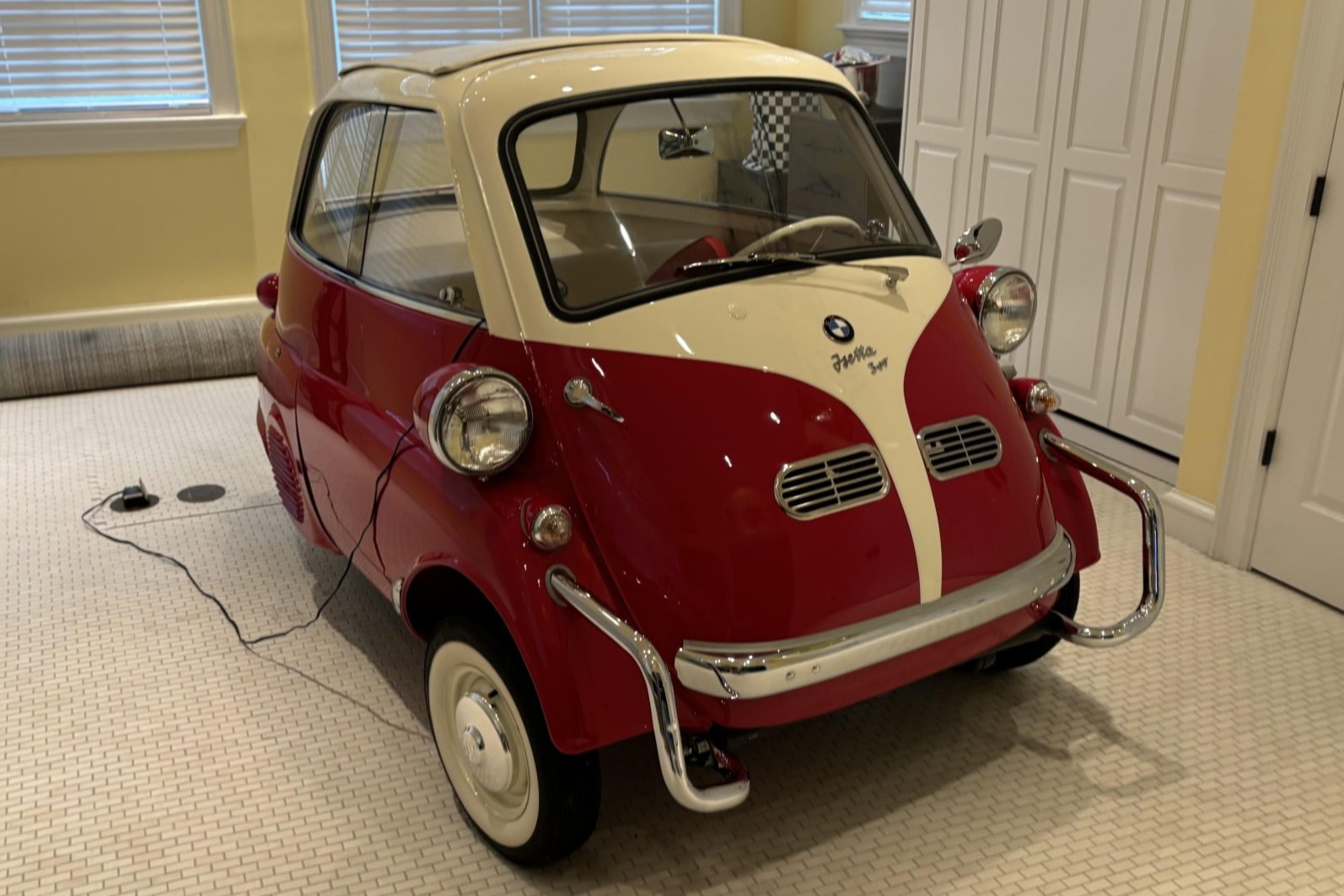 1957 BMW Isetta 300 VIN 499705 | Hagerty Valuation Tools