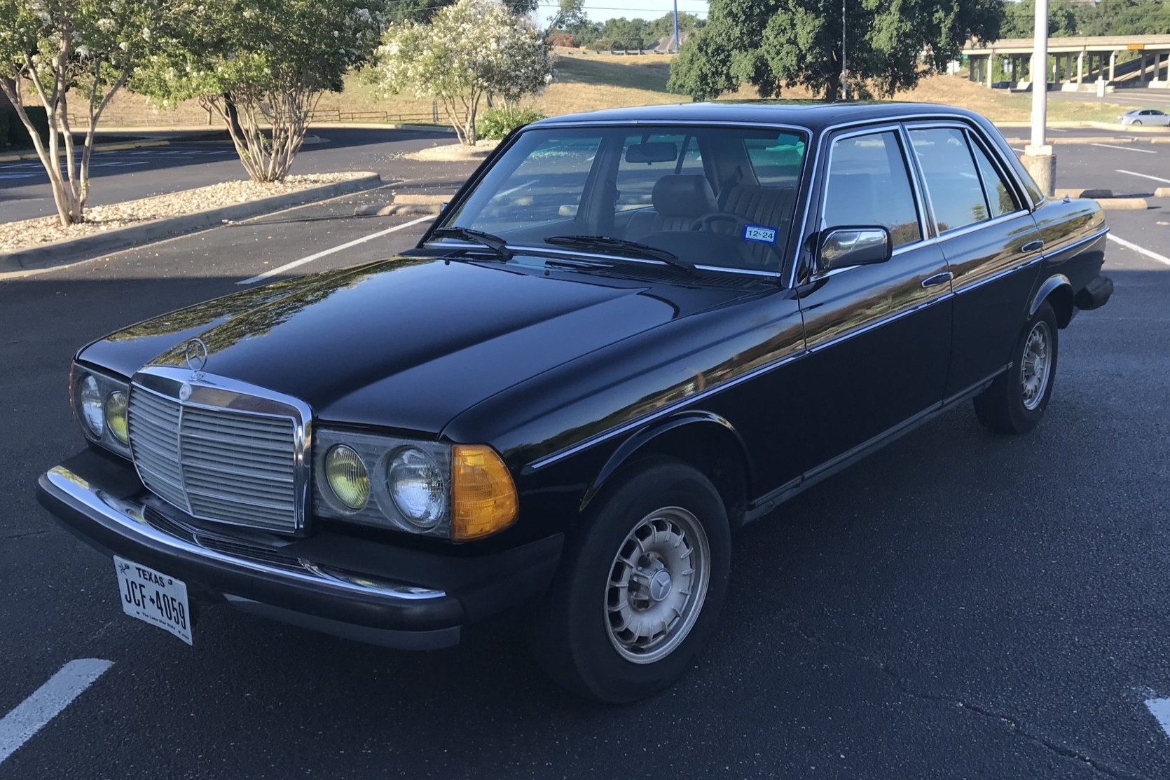 1983 Mercedes-Benz 300D VIN WDBAB33AXDB035951 | Hagerty Valuation Tools