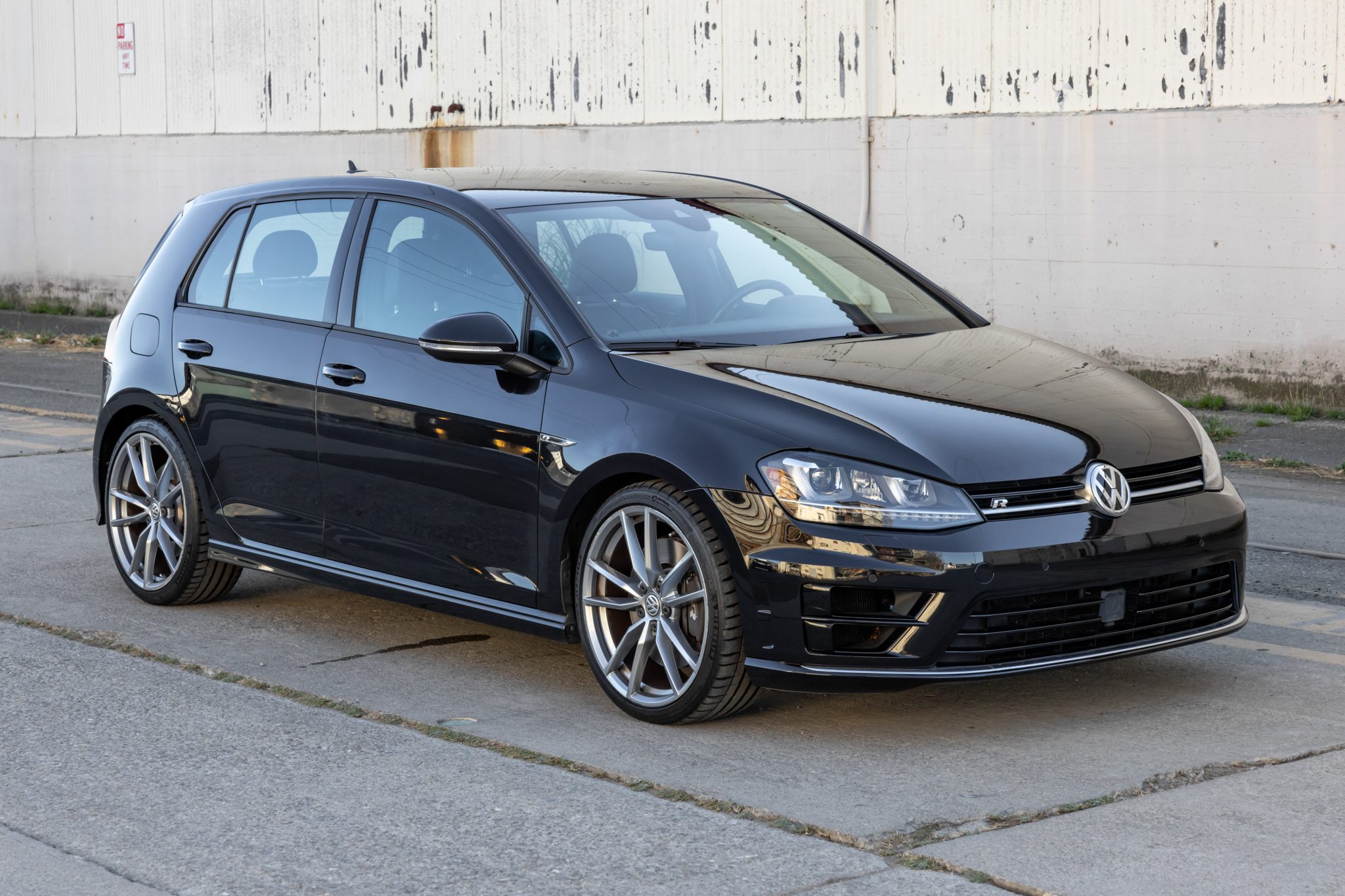 2017 Volkswagen Golf R VIN WVWVF7AU1HW127430 | Hagerty Valuation Tools