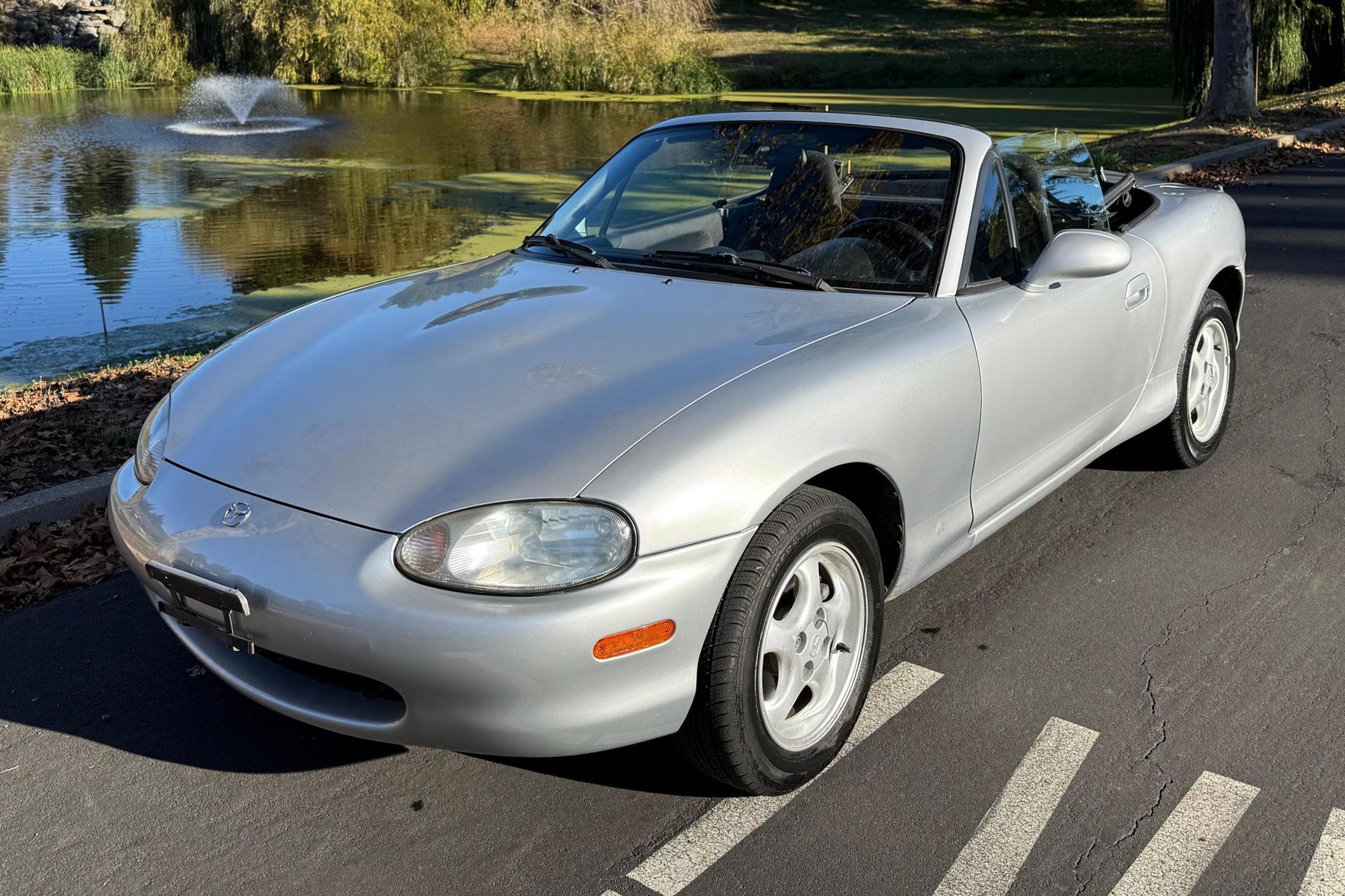 2000 Mazda MX-5 Miata VIN JM1NB353XY0139889 | Hagerty Valuation Tools