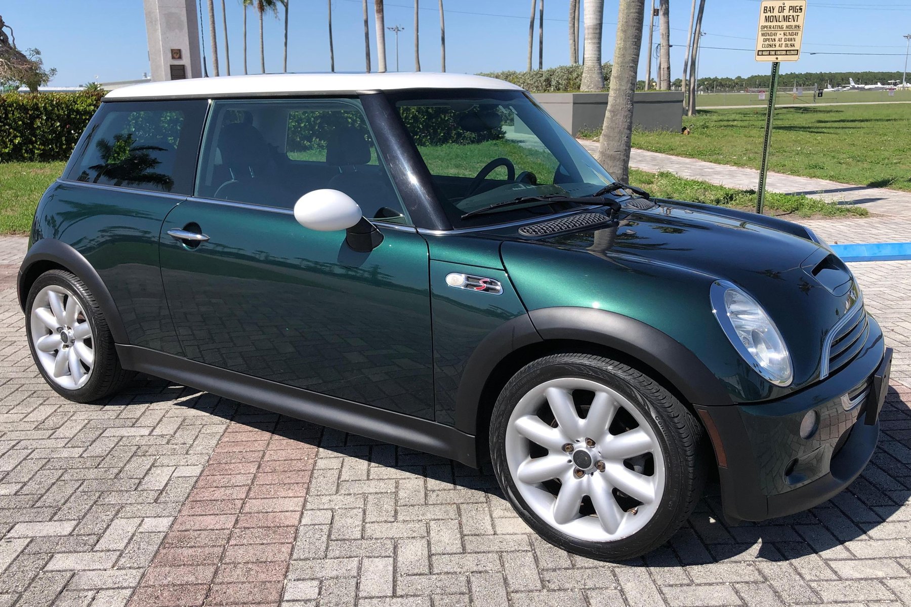 2003 Mini Cooper S VIN WMWRE33443TD58388 | Hagerty Valuation Tools